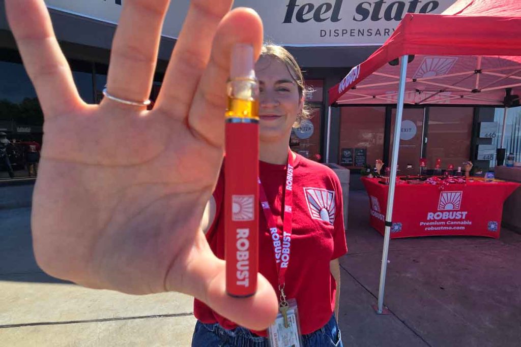 How To Use Robust's Disposable Live Rosin Vape Pens • Feel State ...